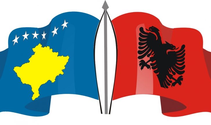 Një faqe në Facebook për ta mbrojtur flamurin kombëtar shqiptar – KultPlus Një faqe në Facebook për ta mbrojtur flamurin kombëtar shqiptar – KultPlus