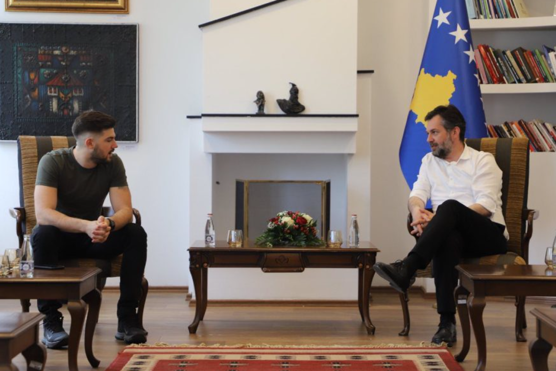 Çeku për suksesin e BNE: Djemtë e Kosovës duke shkëlqyer në Brazilin që ... Çeku për suksesin e BNE: Djemtë e Kosovës duke shkëlqyer në Brazilin që ...