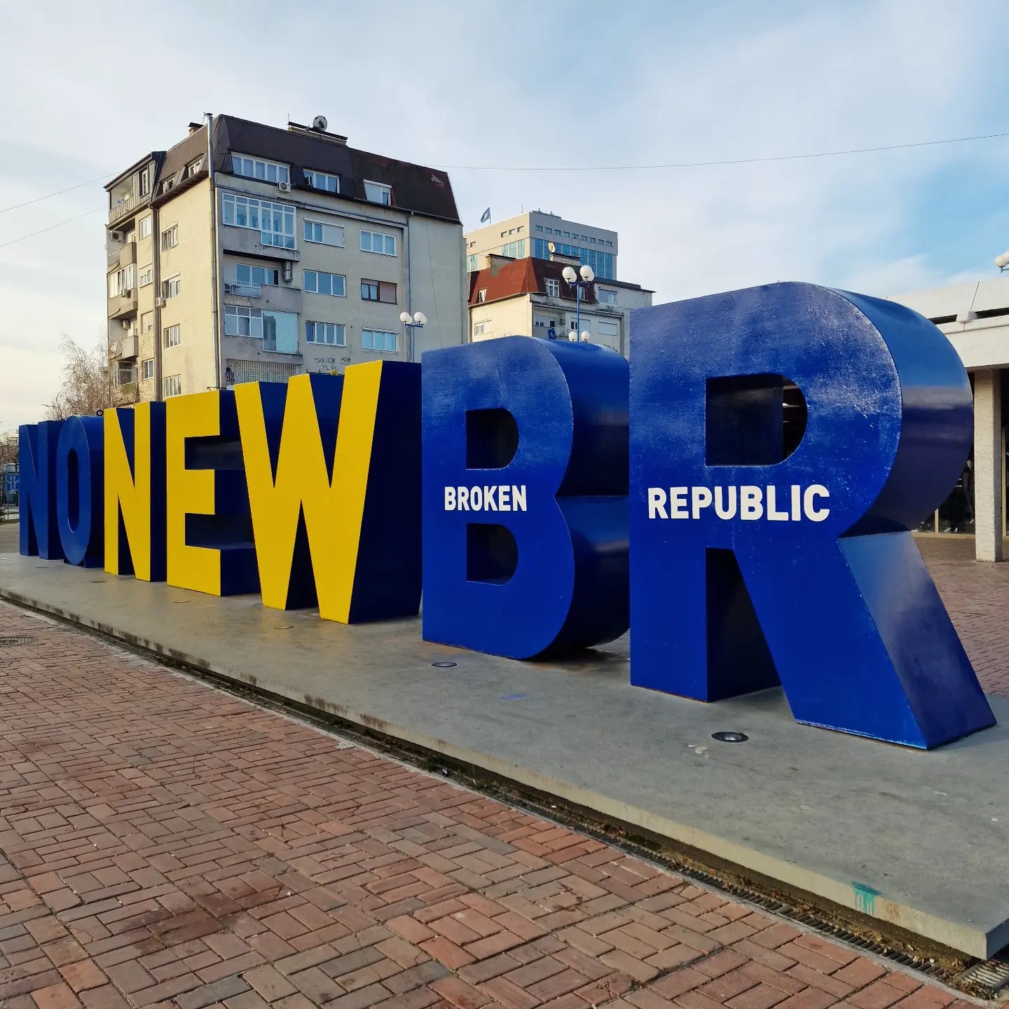“Jo një Republikë e coptume”, mesazhi i “New Born” në këtë 15 vjetor të ... “Jo një Republikë e coptume”, mesazhi i “New Born” në këtë 15 vjetor të ...